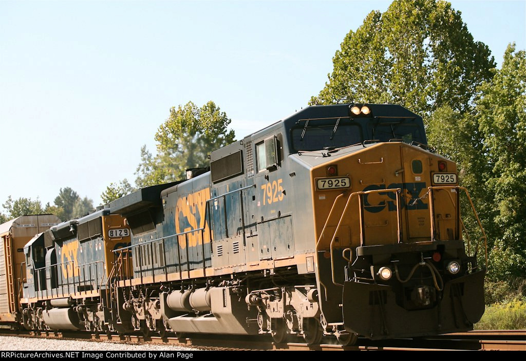 CSX C40-8W 7925 and SD40-2 8129